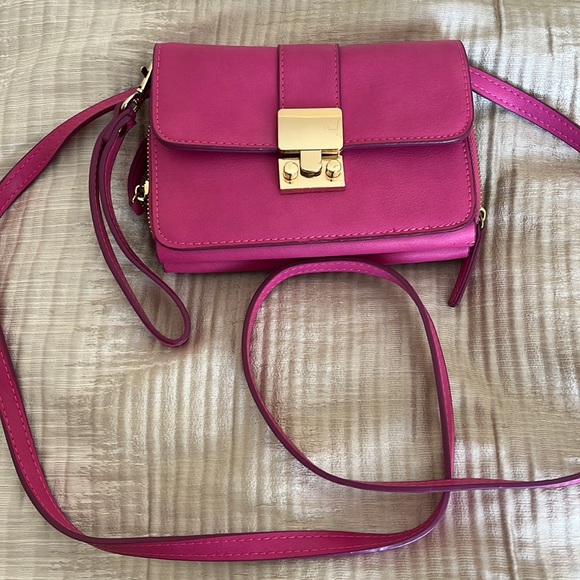 Sondra Roberts | Bags | Sondra Roberts Pink Crossbody Purse | Poshmark